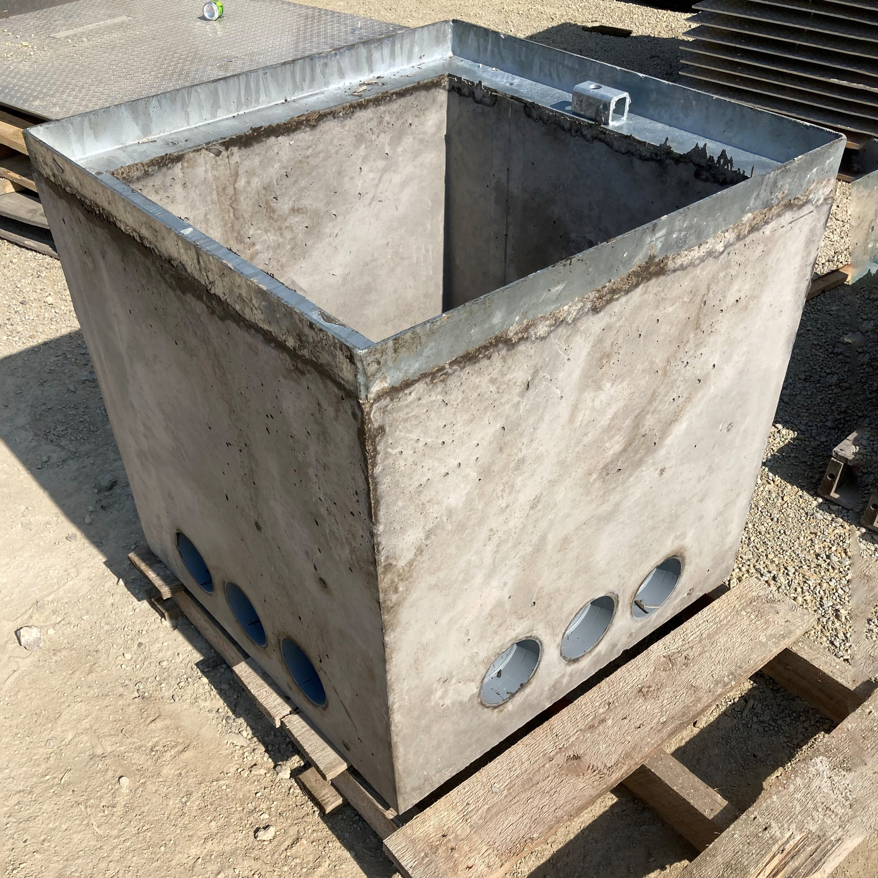 Concast In-Stock Pull Boxes & Flat Pads | Available for immediate delivery.