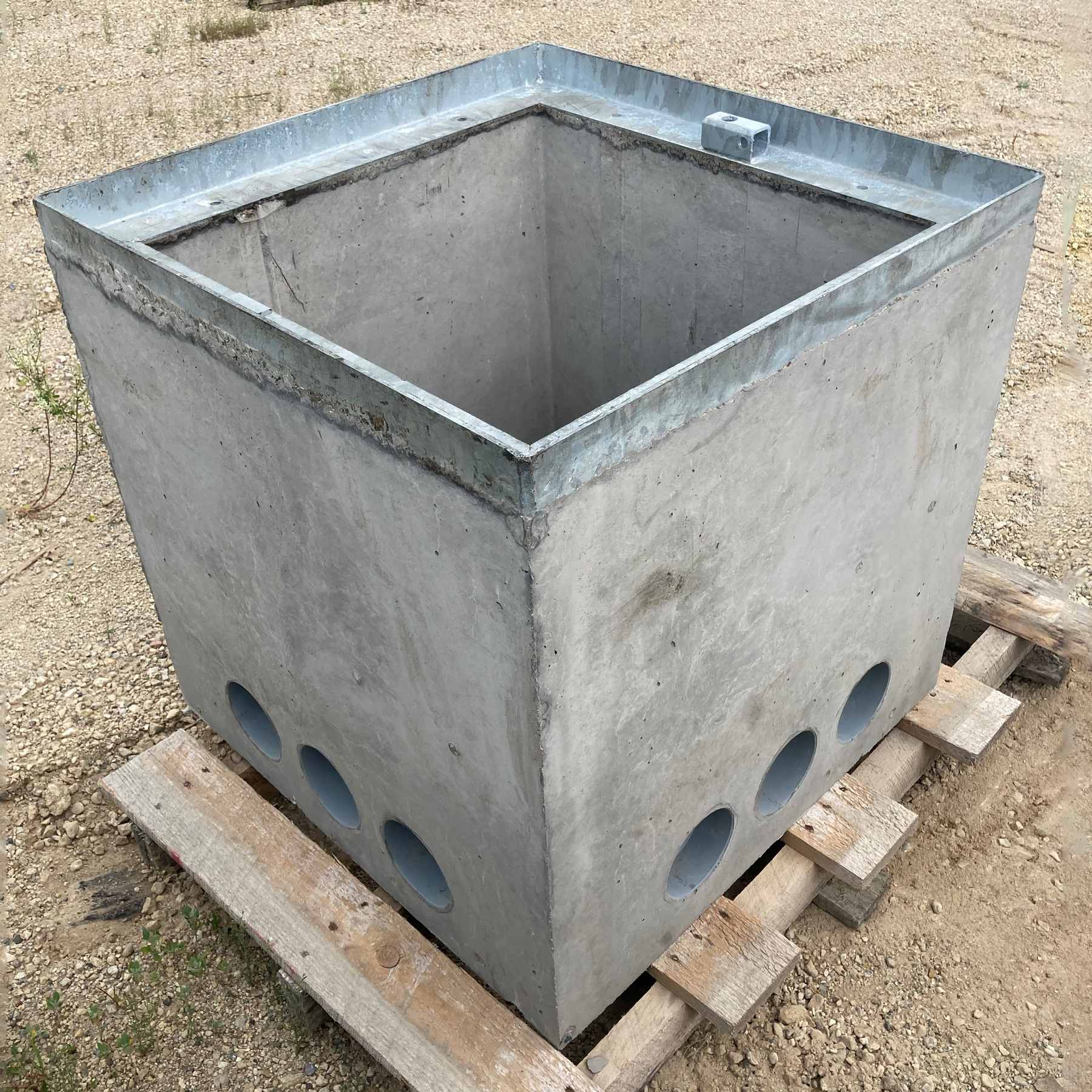 Concast In-Stock Pull Boxes & Flat Pads | Available for immediate delivery.